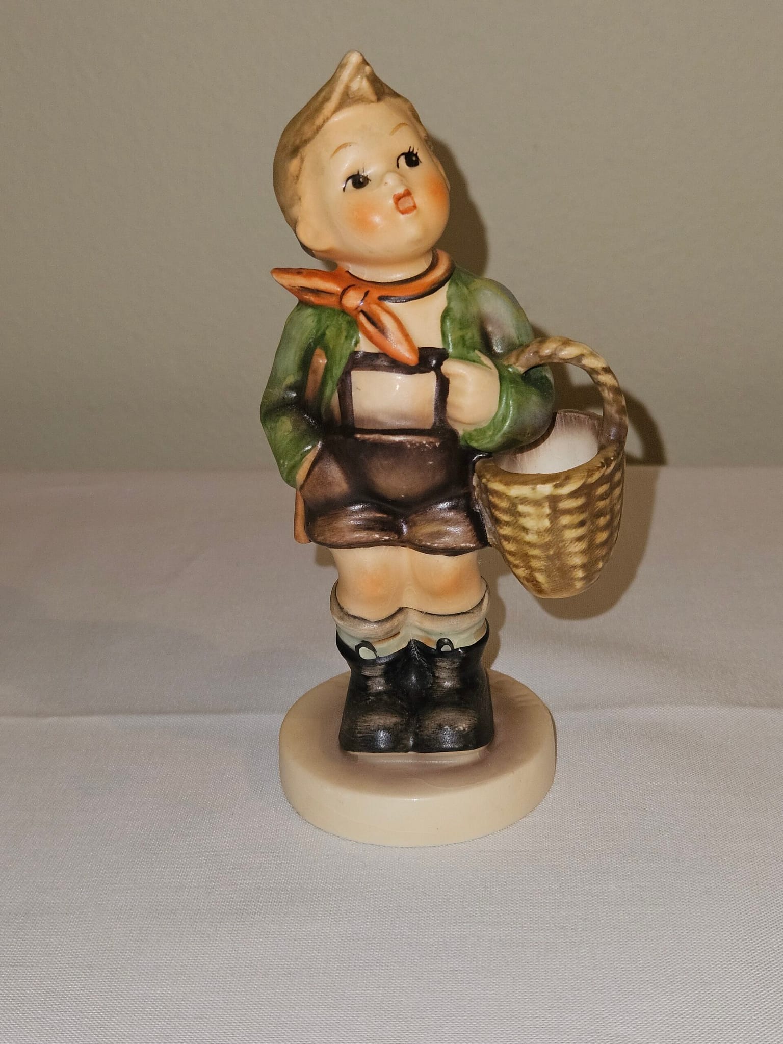 Hd26 - Little Fiddler (porcelain doll) - Hummels and More!